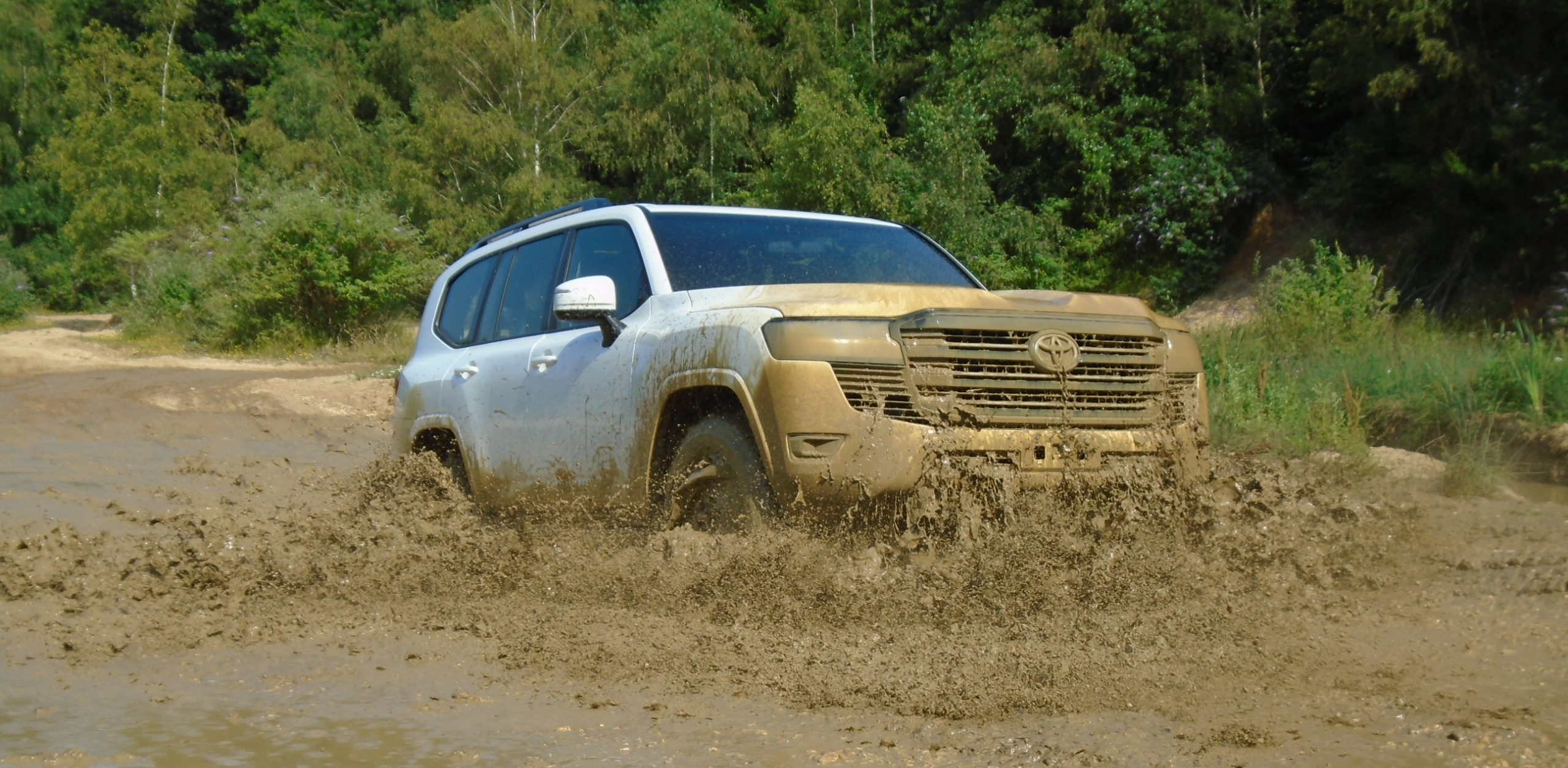 Alcon delivers first batch of armoured Toyota LC300 brake upgrade kits ...